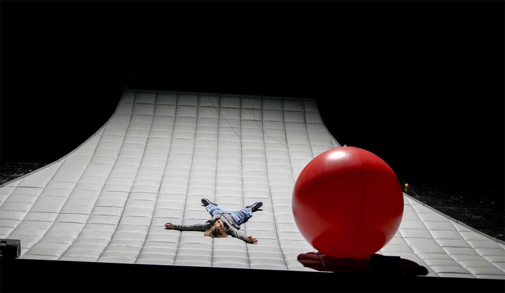 Ingo-Schulze-Roman-Peter-Holtz-im-Dresdener-Staatsschauspiel | Eberhard ...